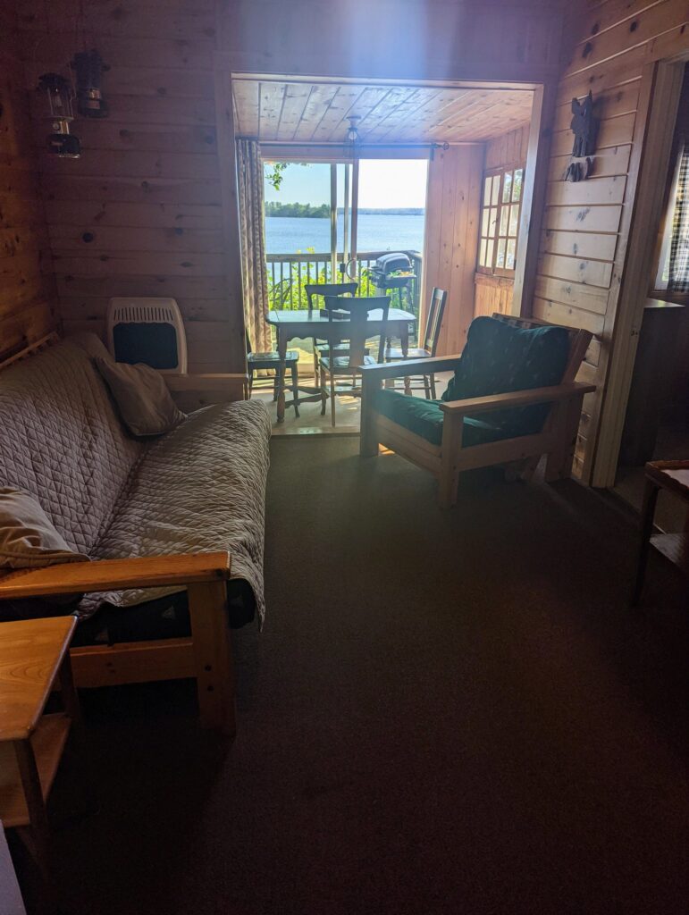 Hummingbird Cabin – Arrowhead Lodge Resort and Outfitters